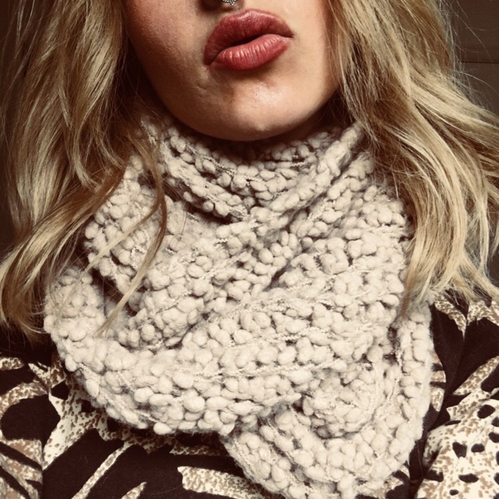 Urban Outfitters Chunky Infinity Scarf - Gem